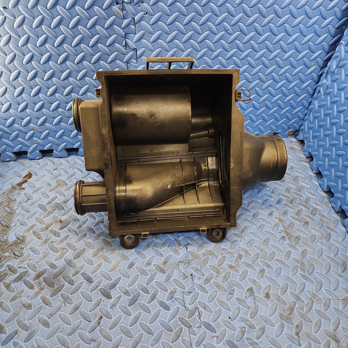 Volvo Penta D6 350 Diesel Engine Air Cleaner Box 3818355 – VolvoPentaAndrew