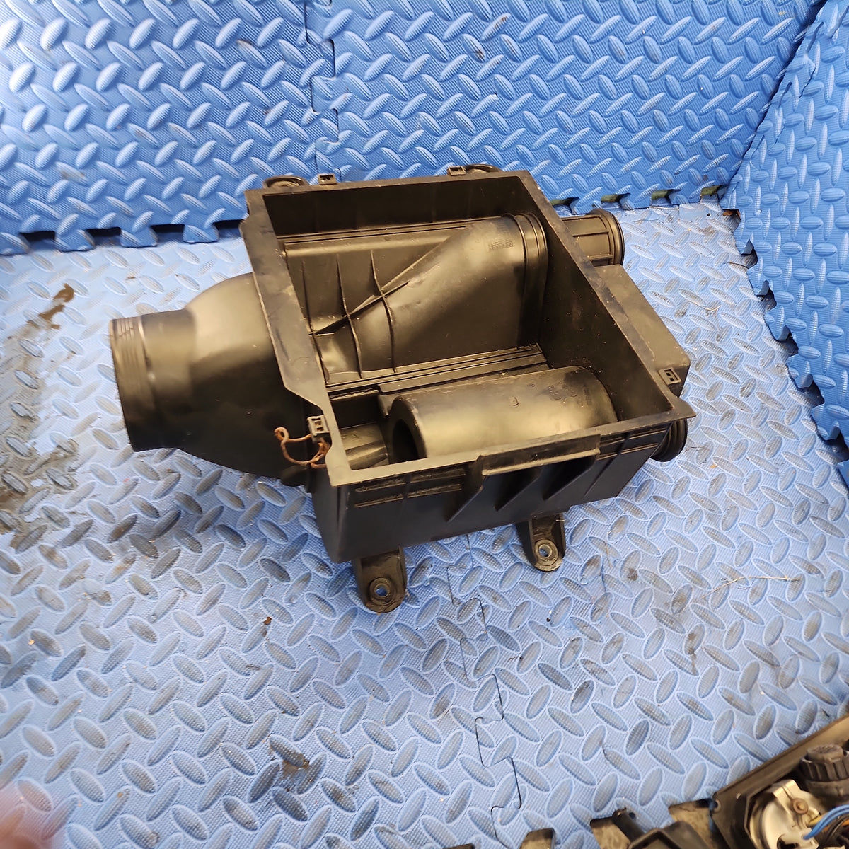 Volvo Penta D6 350 Diesel Engine Air Cleaner Box 3818355 – VolvoPentaAndrew