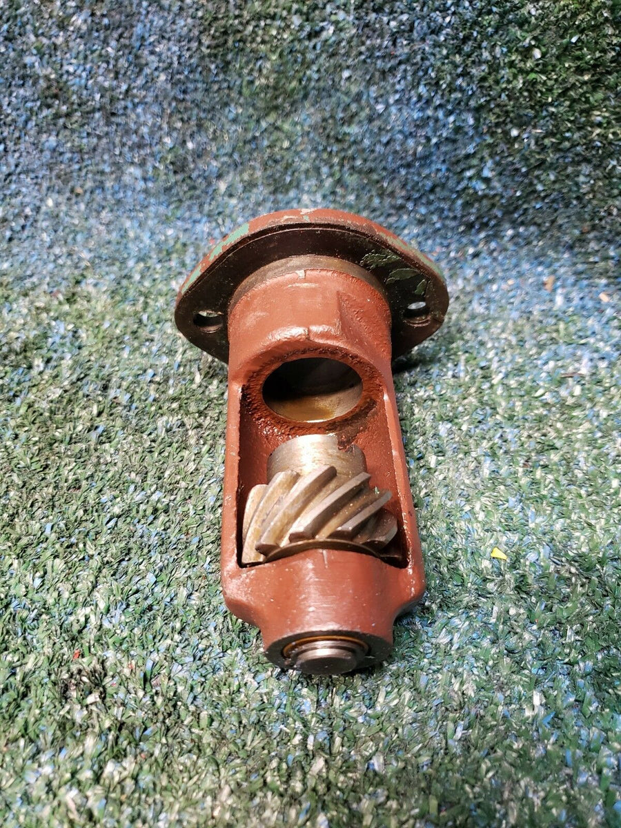 Volvo Penta MB 10-A 2 Cylinder Gas Engine Distributor Sleeve Retainer ...